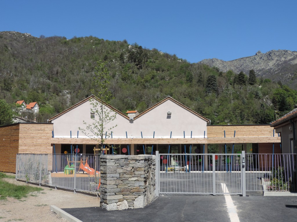 Mur de clôture en pierre sèche - Association Artisans Bâtisseurs en ...